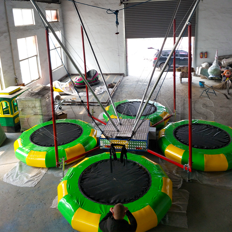 Inflatable 4-person Trampoline Bungee - ผู้จัดจําหน่ายอุปกรณ์ความบันเทิง